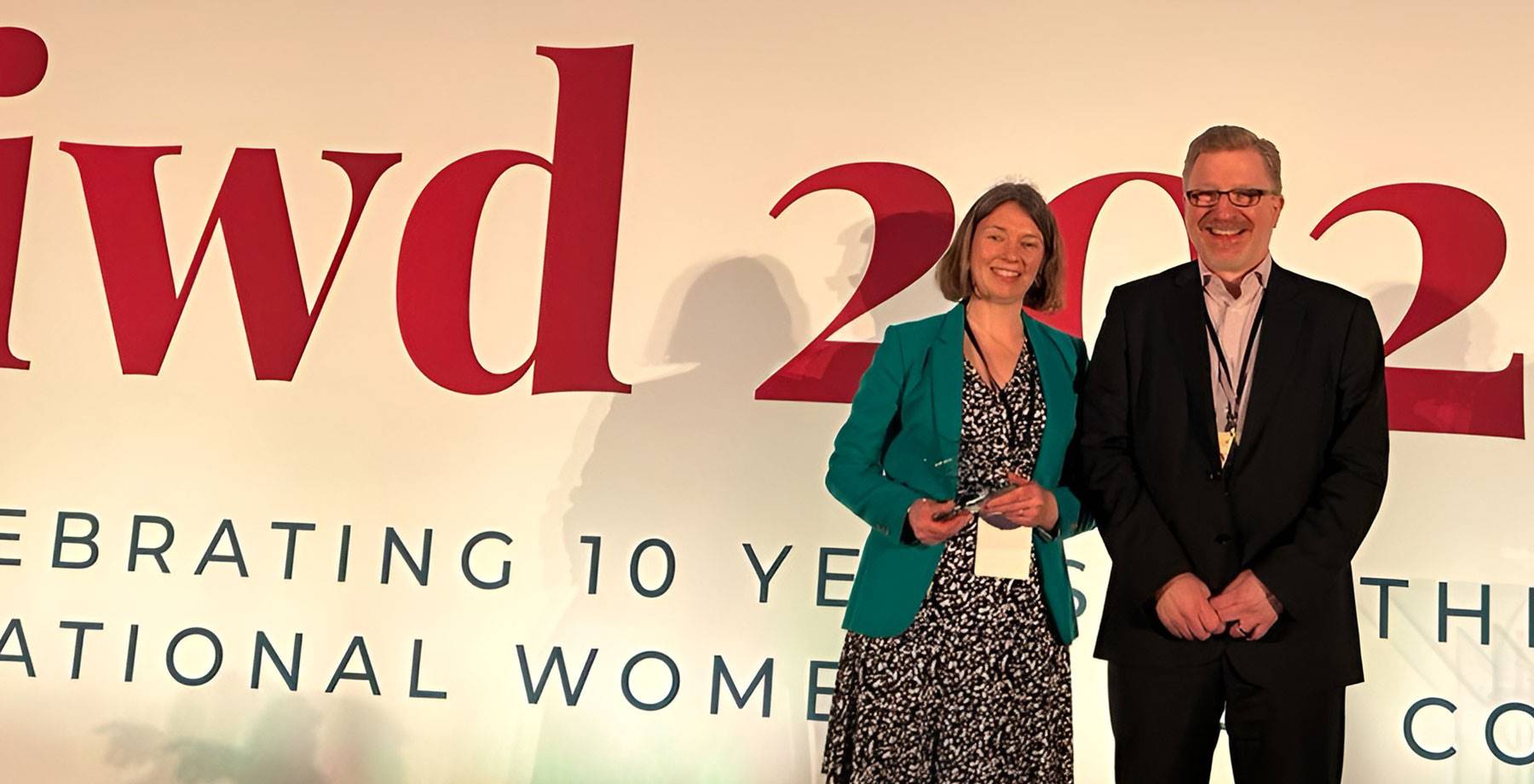 Claire Crompton receives WLA Shine Award - Sir Robert McAlpine